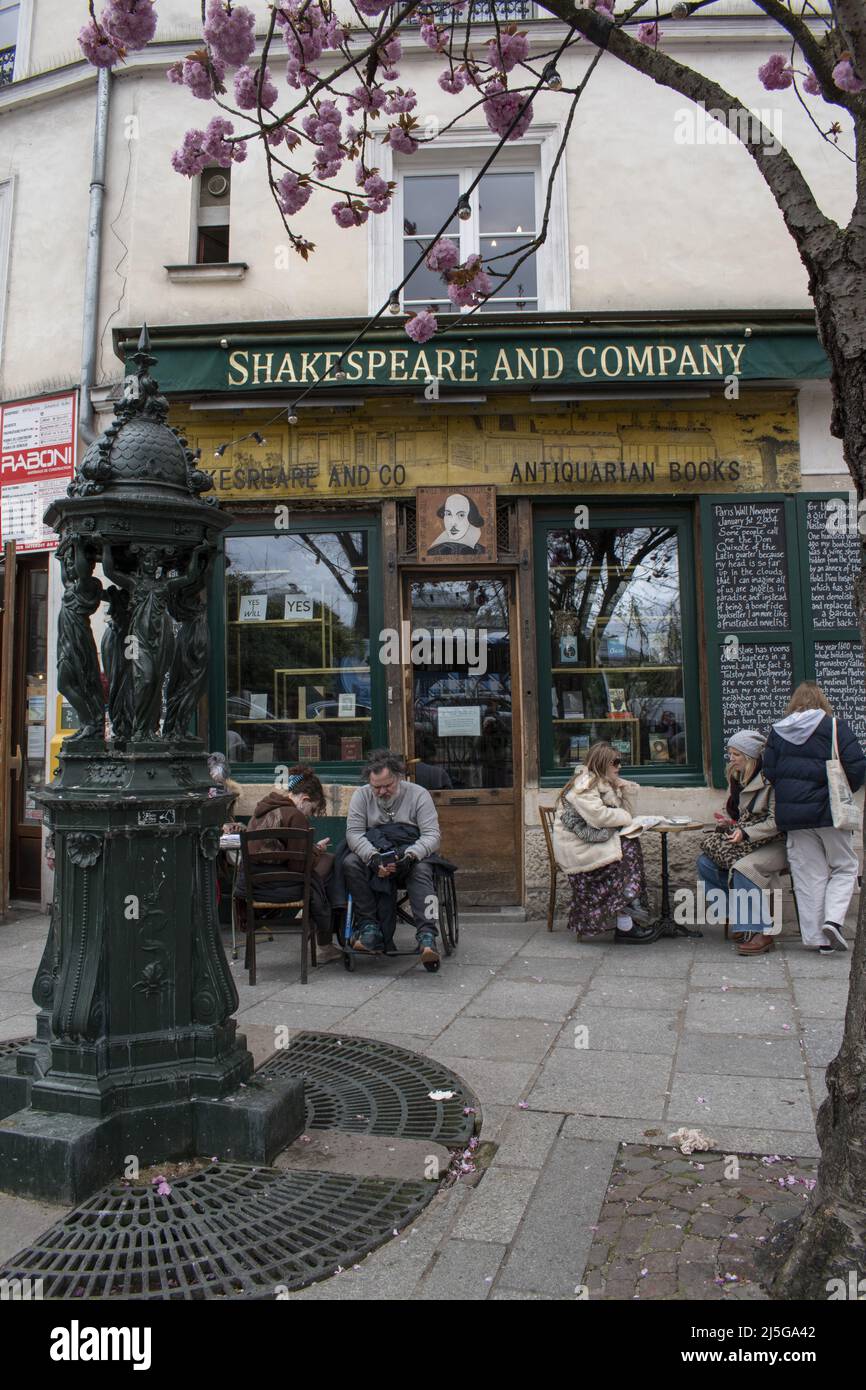 Paris, France: view of Shakespeare and Company, an English language ...