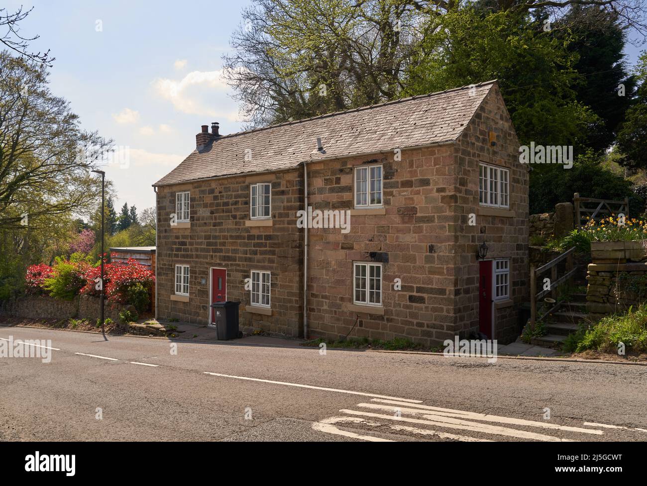 Country cottage frontage hi-res stock photography and images - Alamy