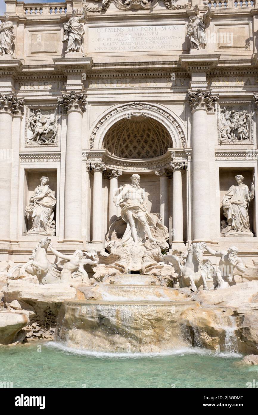 Famous baroque trevi fountain hi-res stock photography and images - Alamy
