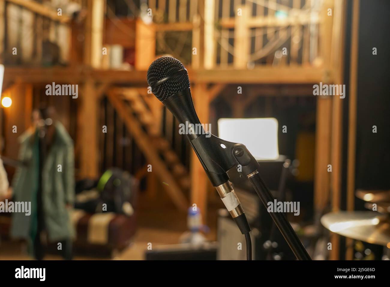 Recording a podcast in a studio hi-res stock photography and images - Alamy