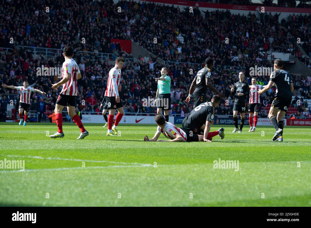 Peter wright referee hi-res stock photography and images - Alamy