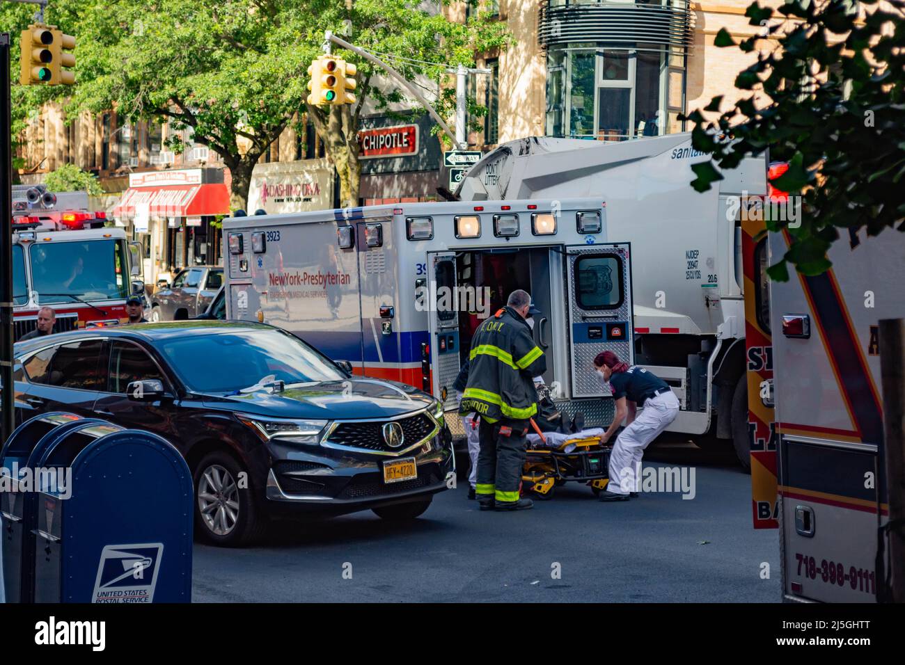 Emergency Service onsite the accident in the park slope neighborhood ...