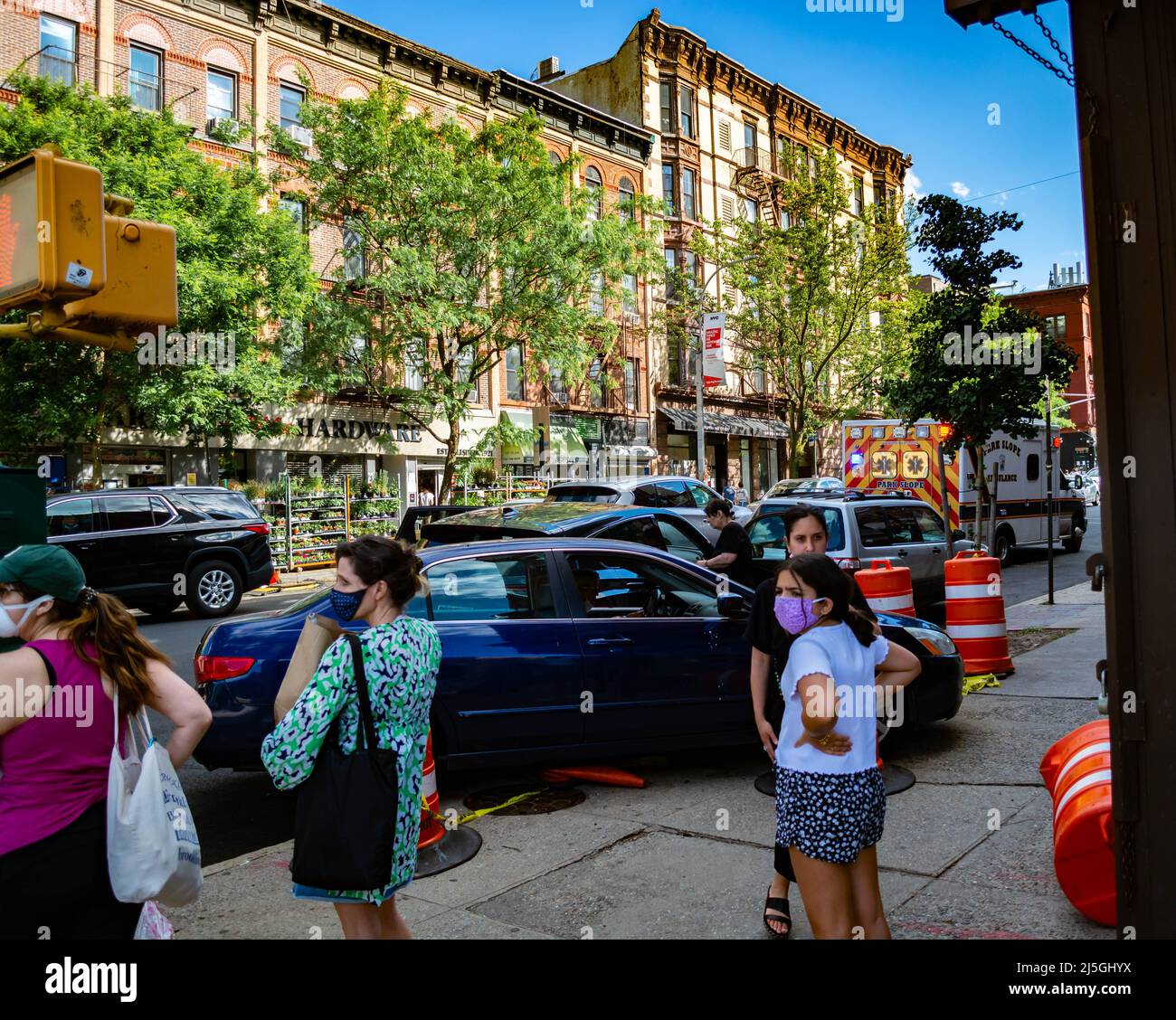 Car park new housing hi-res stock photography and images - Alamy