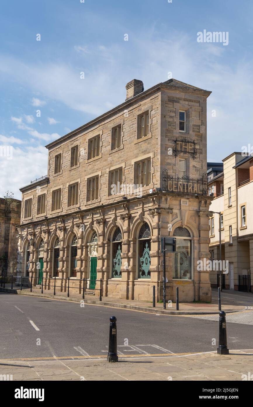 The Central bar, an interesting coffin shaped building in Gateshead, UK ...