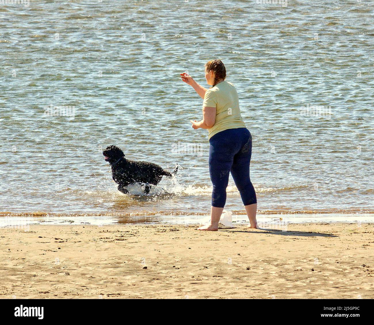 Prestwick, Scotland, UK 23rd April, 2022. UK Weather: : Warm weather ...