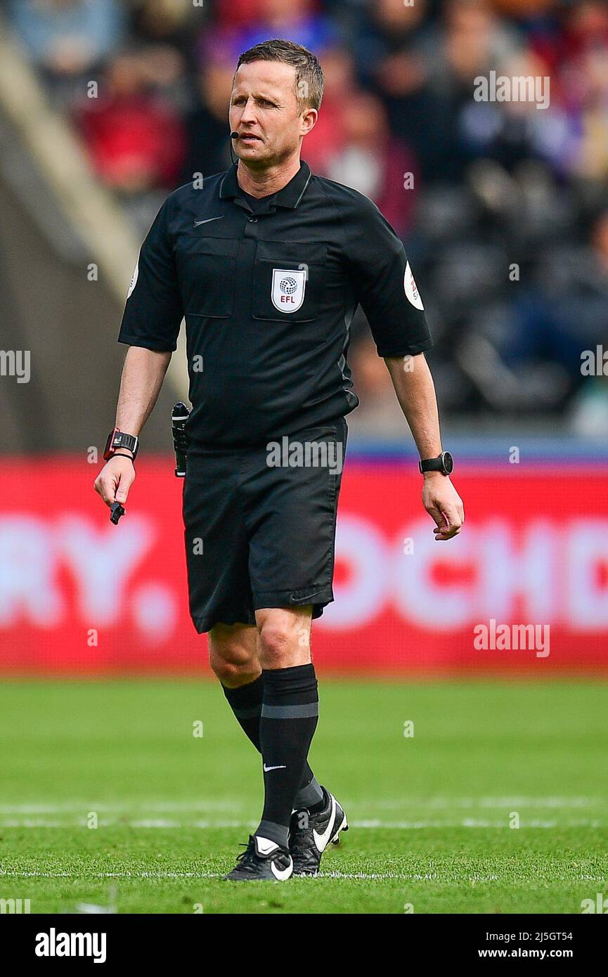 referee David Webb, during the game Stock Photo - Alamy