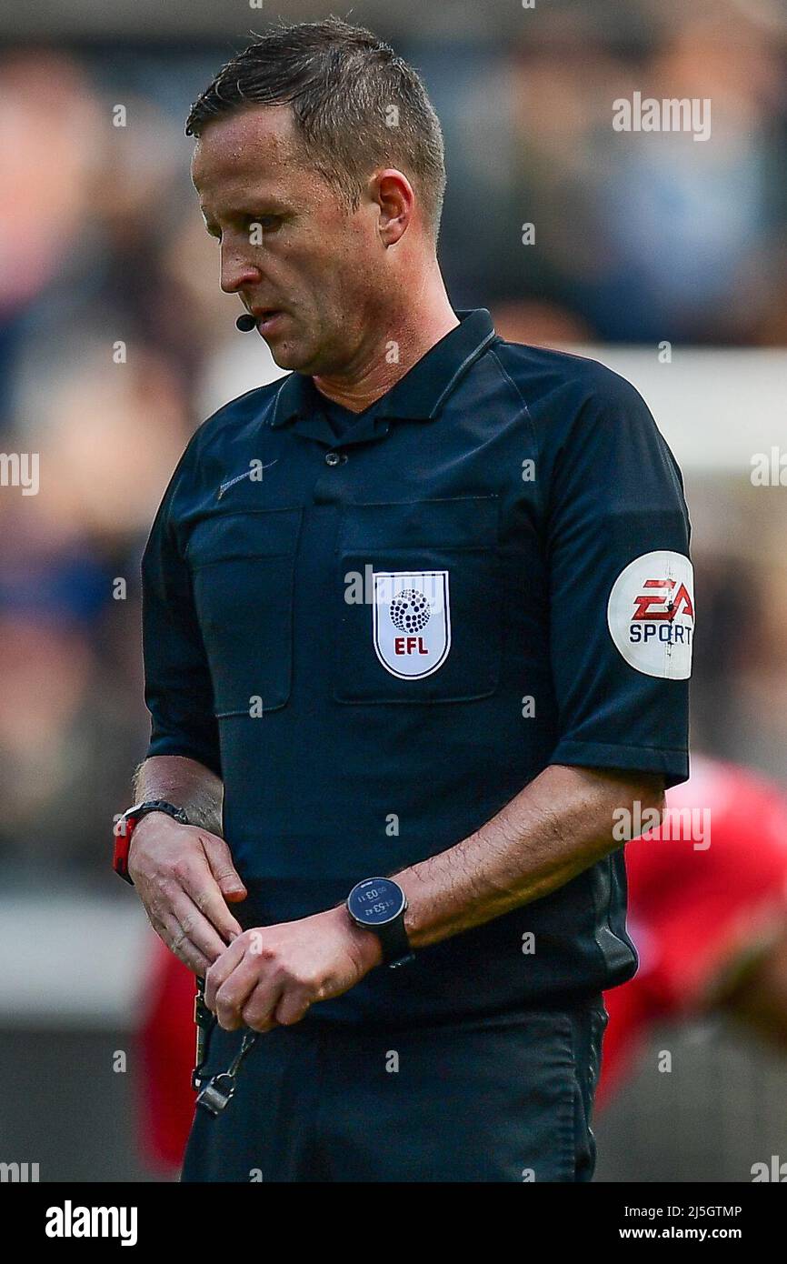 referee David Webb, during the game Stock Photo - Alamy