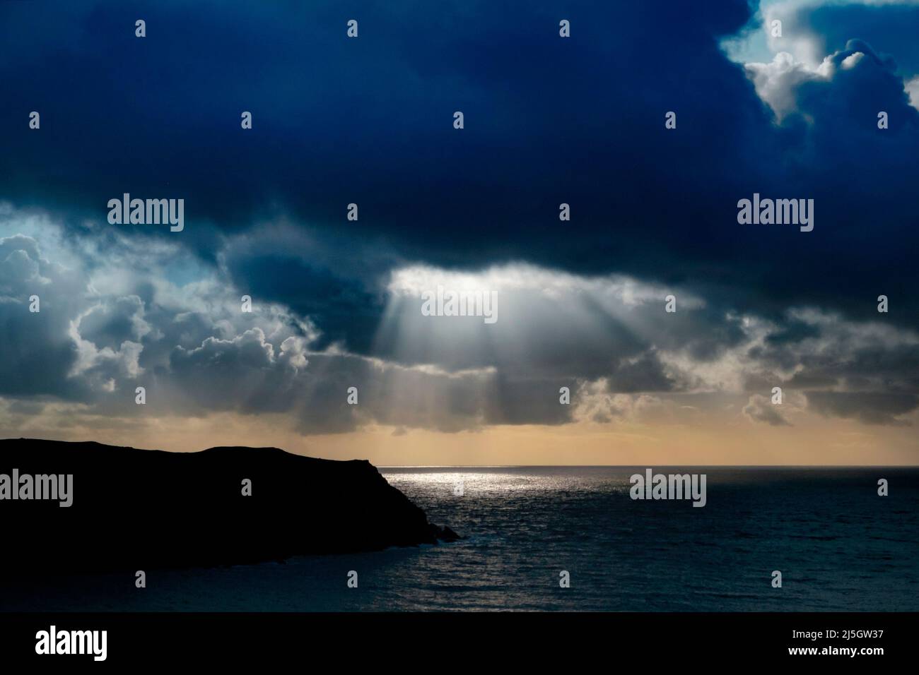 Crepuscular rays ocean hi-res stock photography and images - Alamy