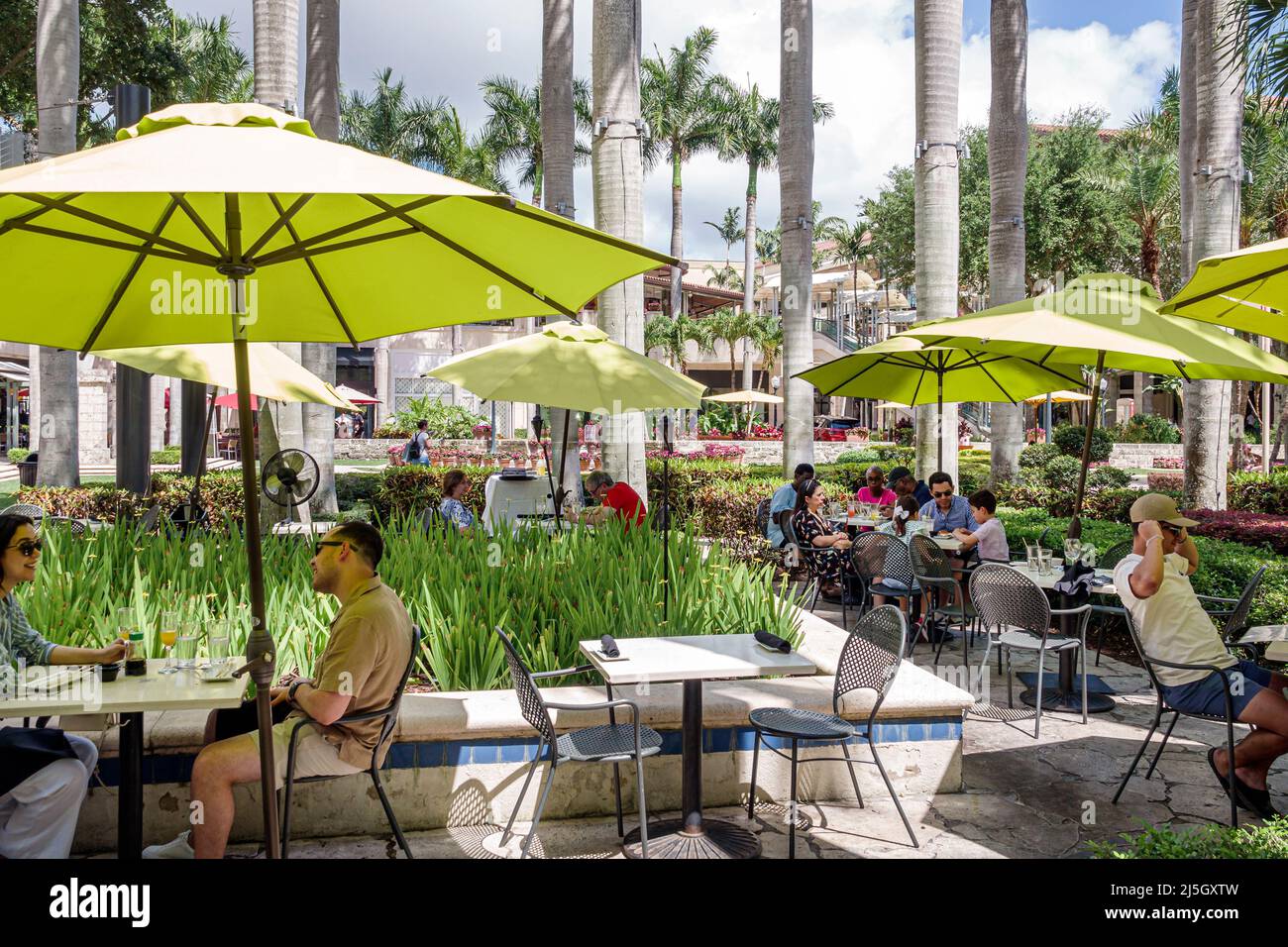 Outdoor Dining And Shopping