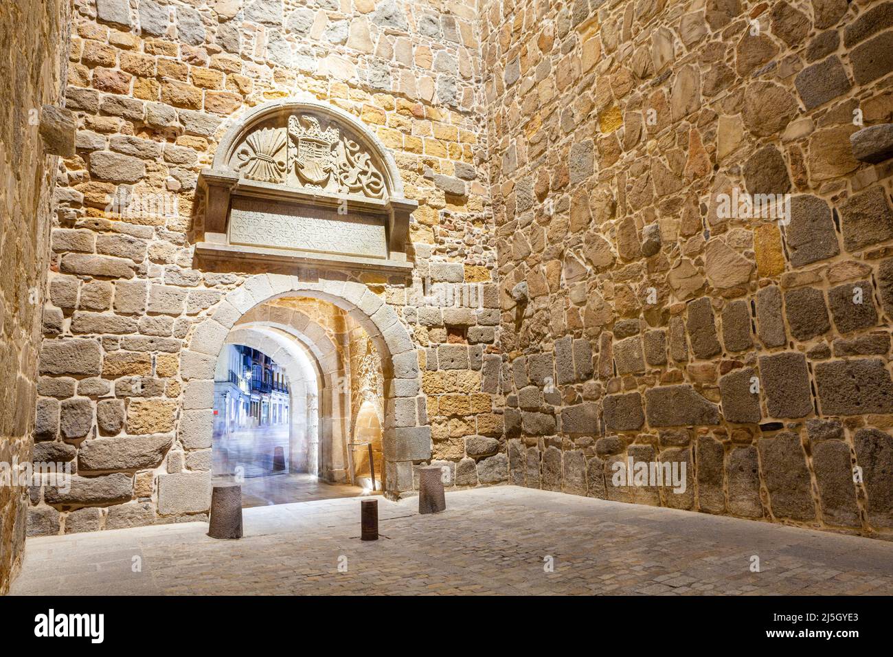 Puerta del alcazar gate hi-res stock photography and images - Alamy
