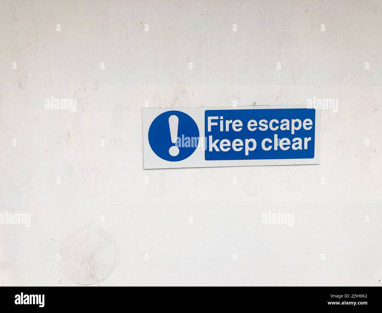 Fire escape sign hi-res stock photography and images - Alamy