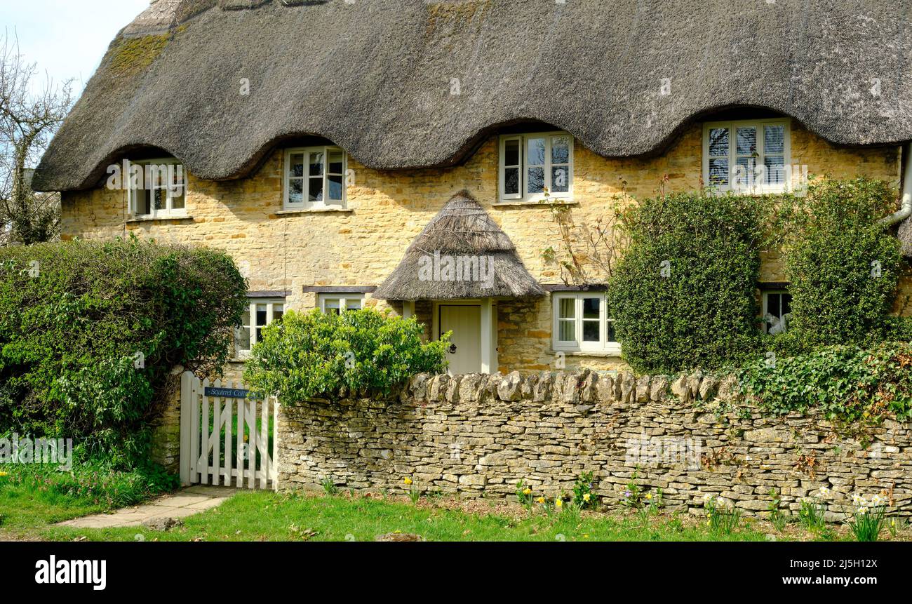 Kingham oxfordshire village hi-res stock photography and images - Alamy