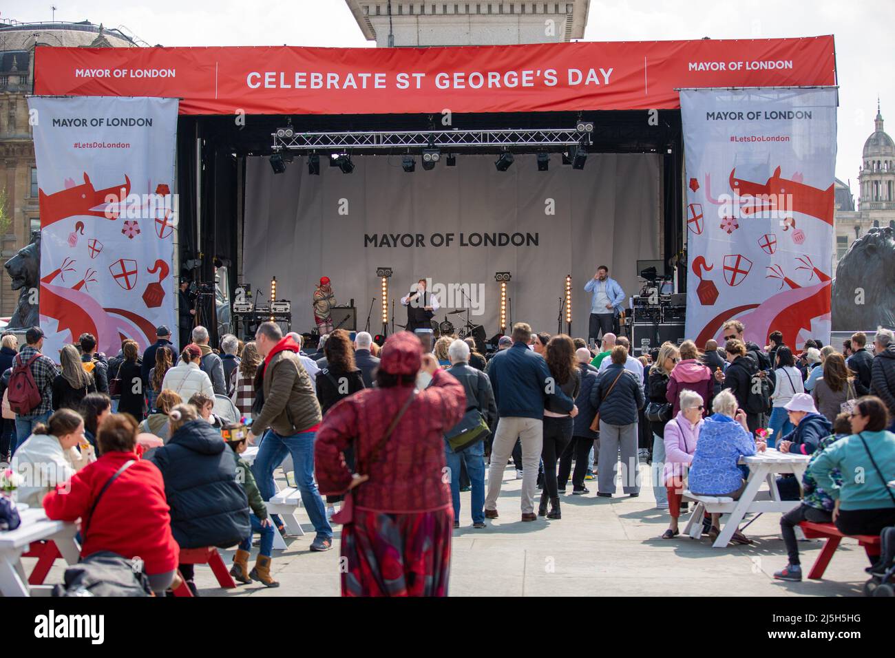 London, UK. 23rd Apr, 2022. People attend Saint George's day ...