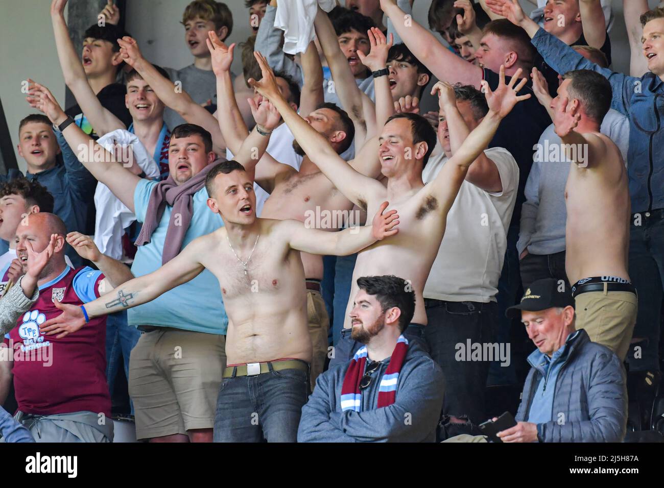 Notts county football fans hi-res stock photography and images - Alamy