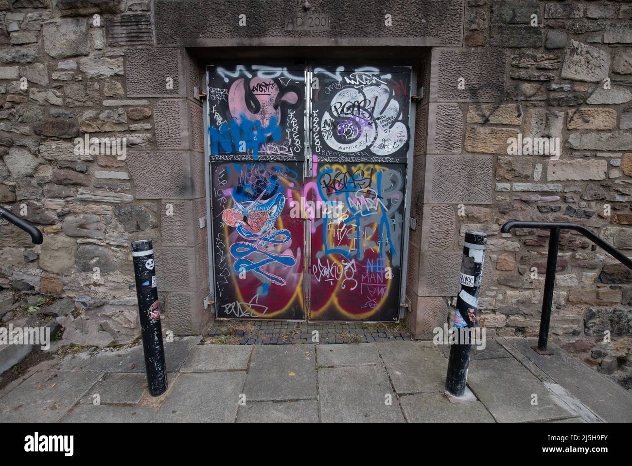 Graffiti on walk way to Edinburgh Castle Stock Photo - Alamy