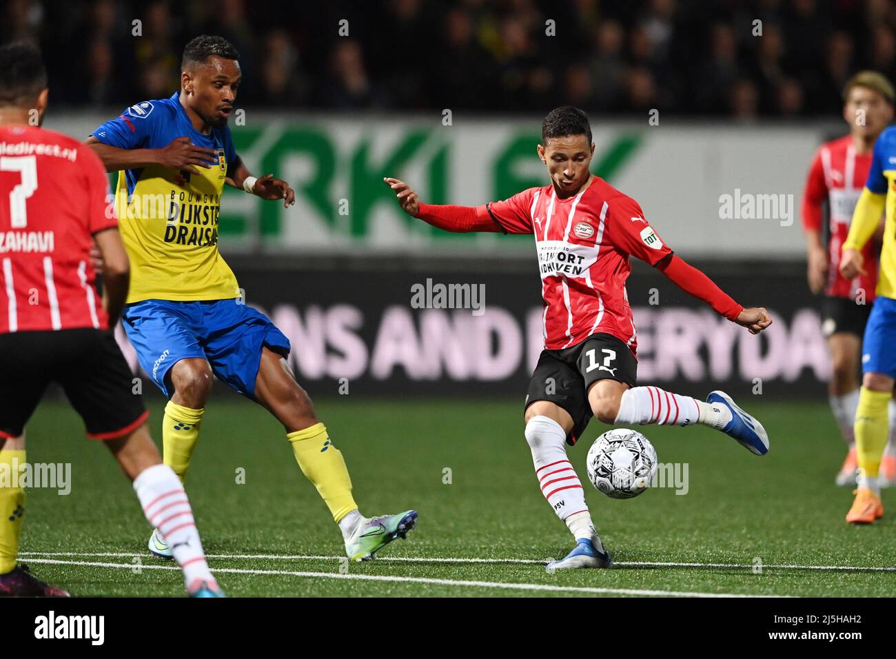 LEEUWARDEN - (lr) Issa Kallon of SC Cambuur, Mauro Junior or PSV ...