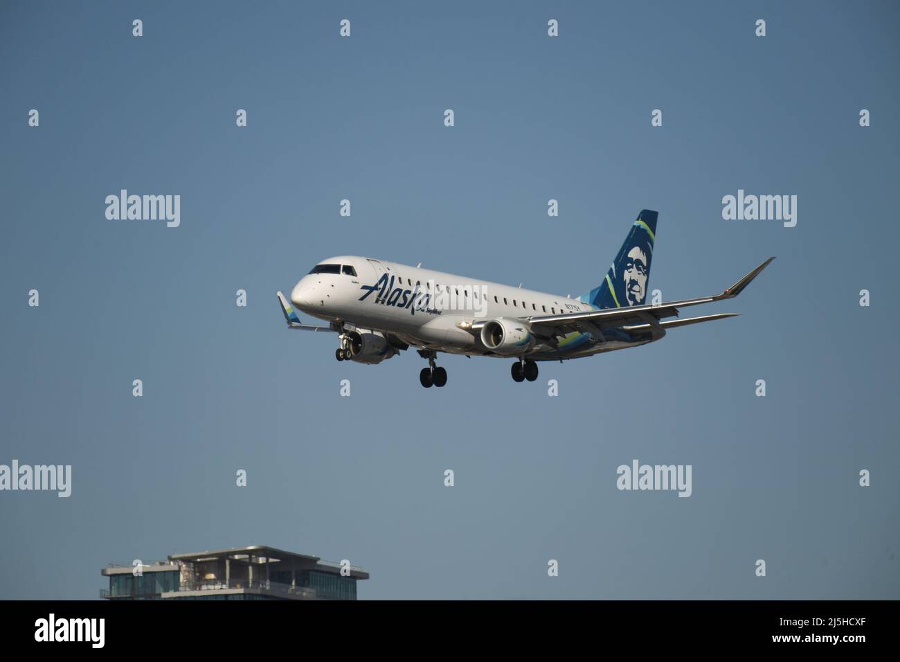 Alaska Airlines Embraer E175LR airliner arrives in San Diego ...