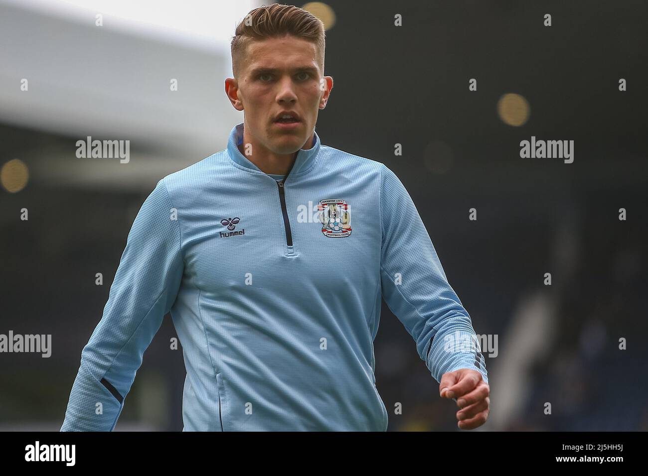 Viktor Gyokeres #17 of Coventry City warms up ahead of kick off Stock ...