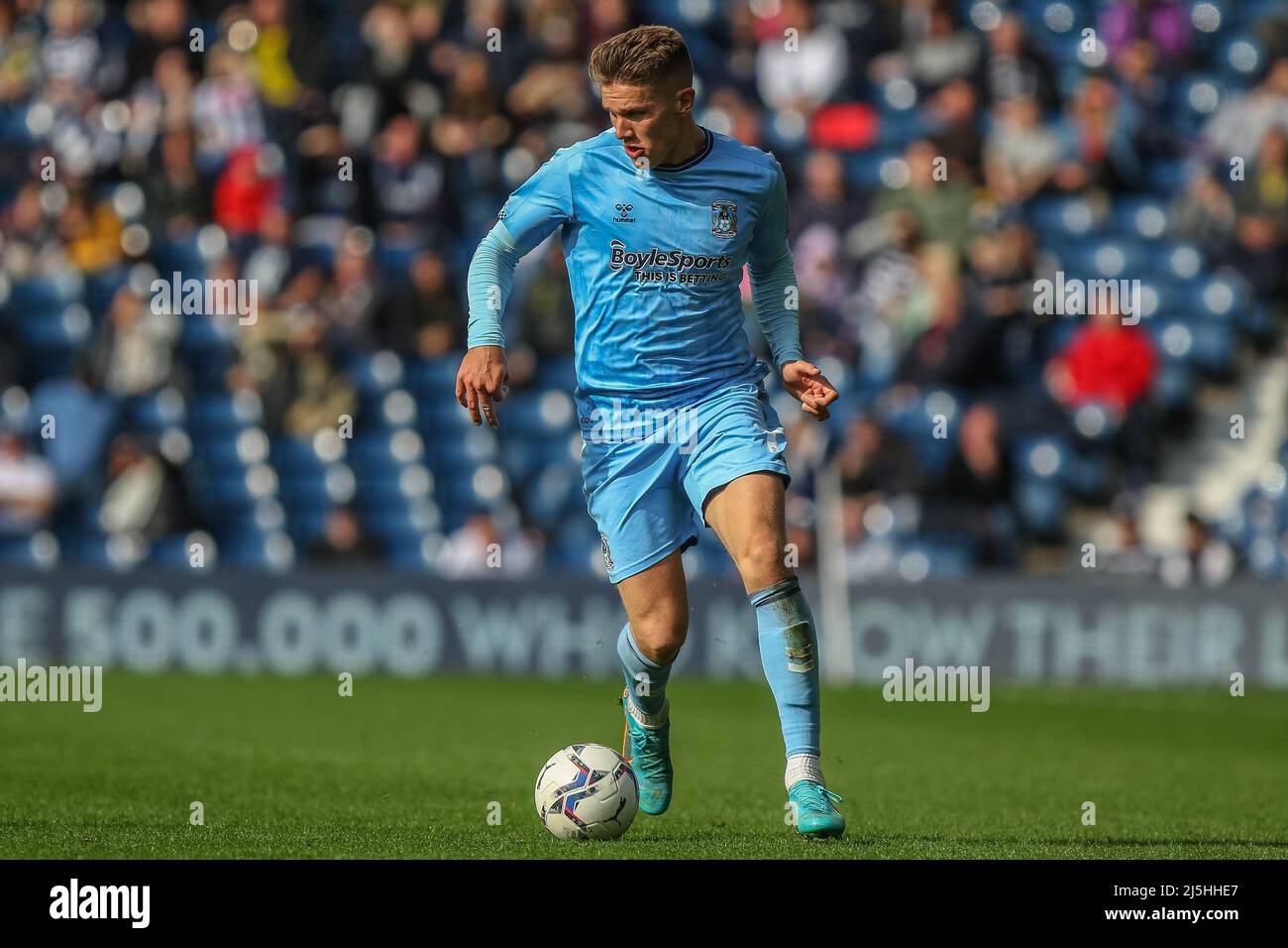Viktor Gyokeres #17 of Coventry City runs forward with the ball Stock ...