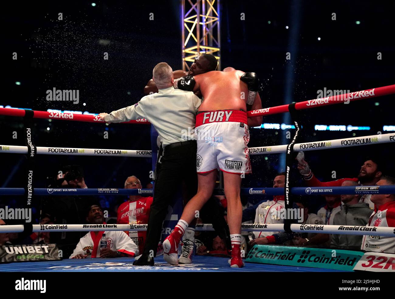 Referee Mark Lyson gets inbetween Tyson Fury and Dillian Whyte at ...