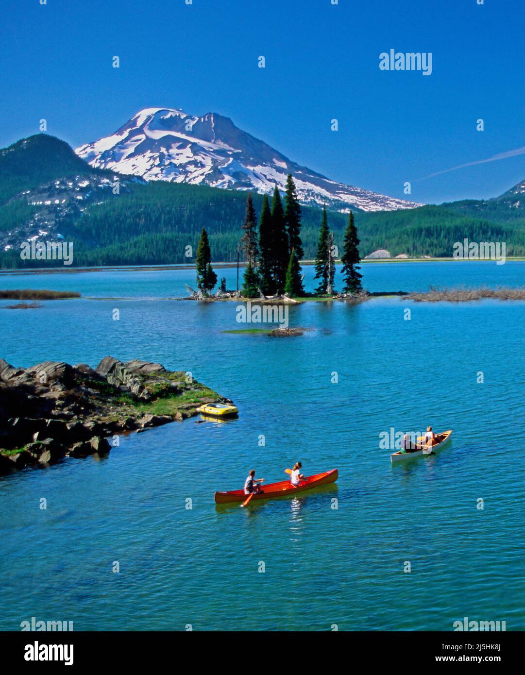 Canoeing Sparks Lake, Cascade Range, Oregon Stock Photo - Alamy