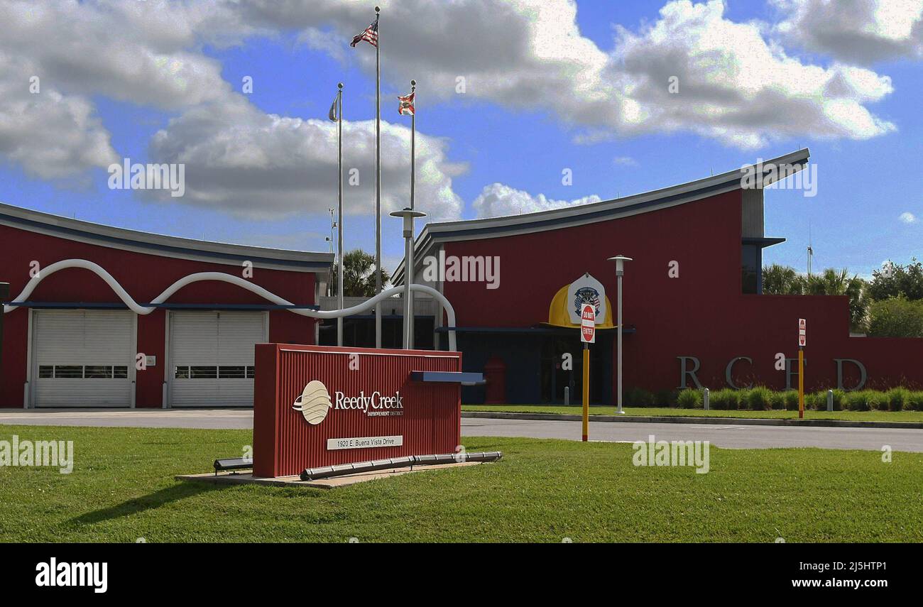 The walt disney company building hi-res stock photography and images ...