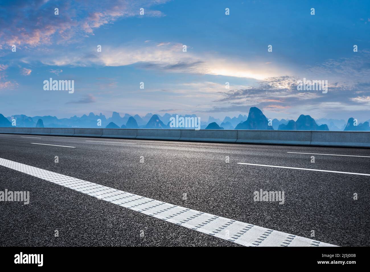 Background scenery hi-res stock photography and images - Alamy