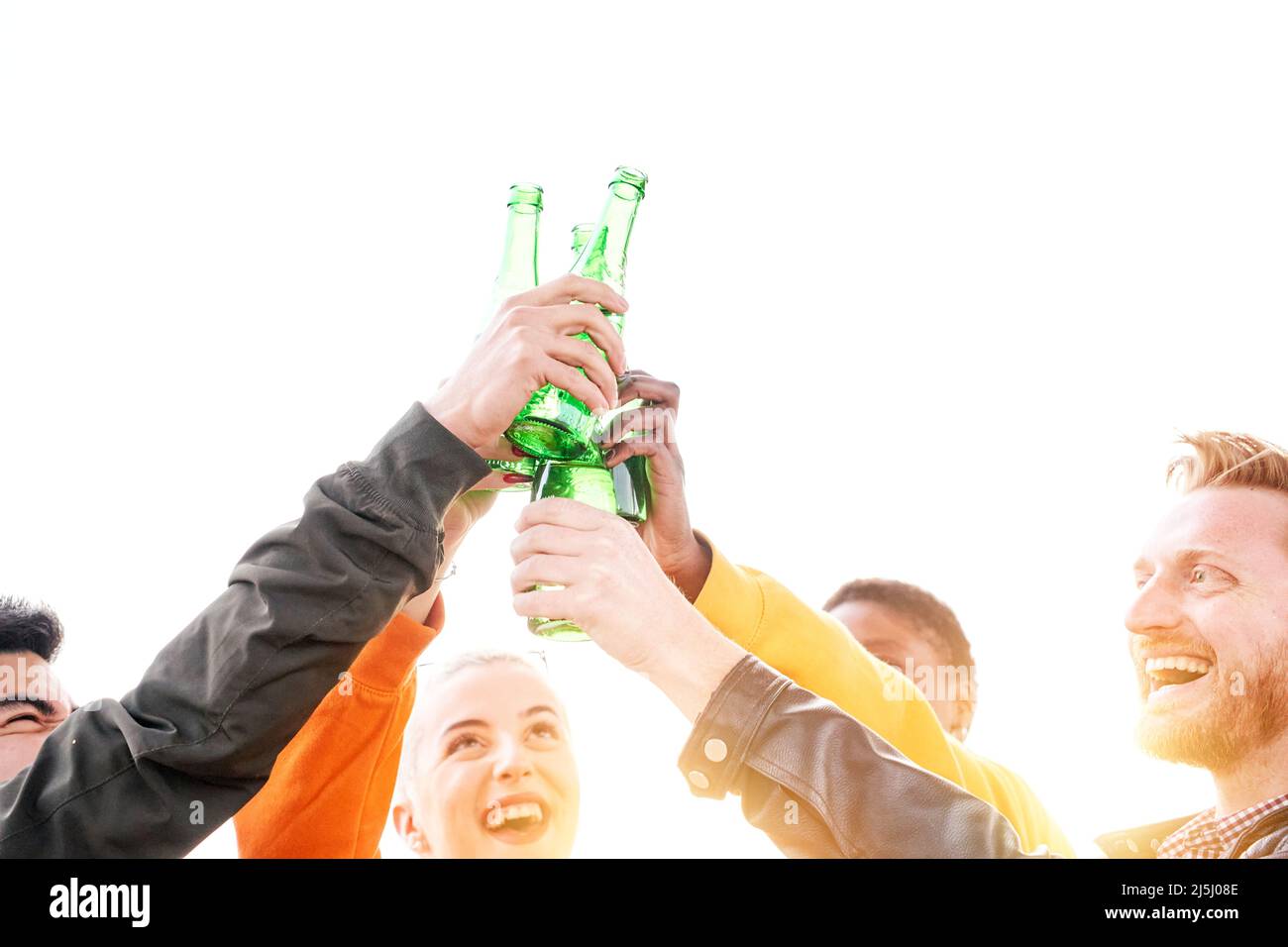 Friends beer sun hi-res stock photography and images - Alamy