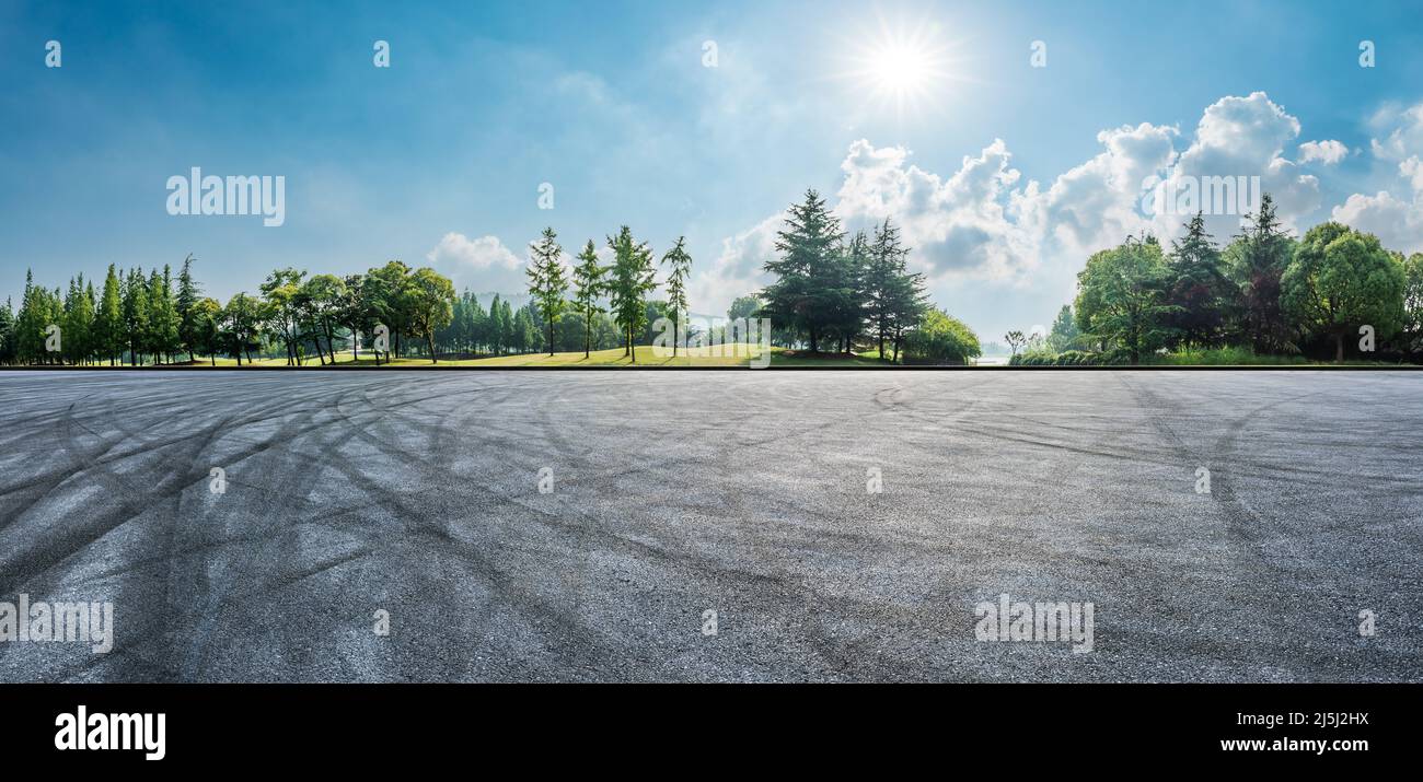 Green platform hi-res stock photography and images - Alamy