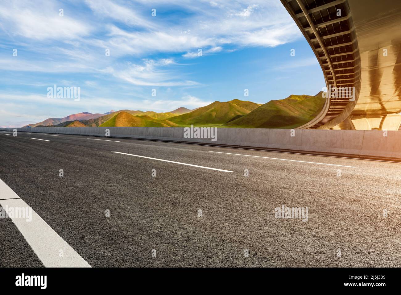 Empty road architecture hi-res stock photography and images - Alamy
