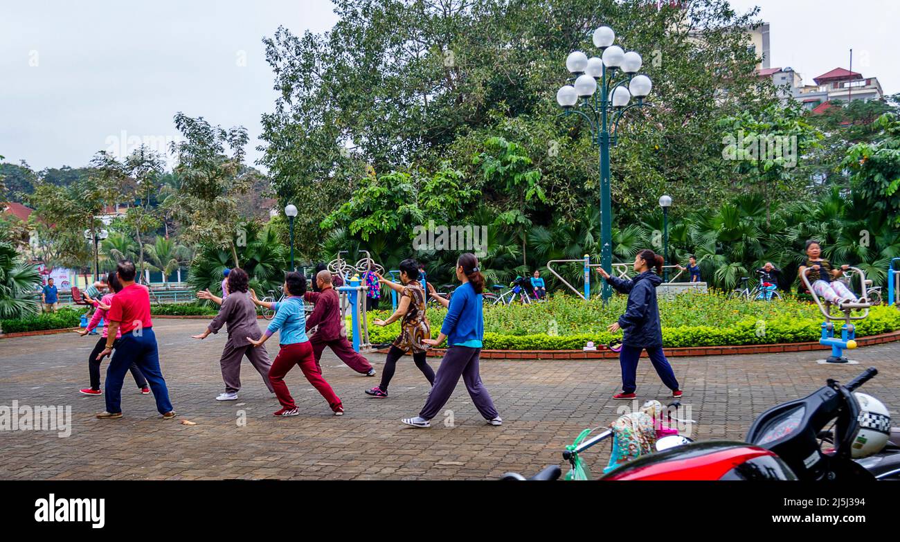 Tai chi group hi-res stock photography and images - Alamy