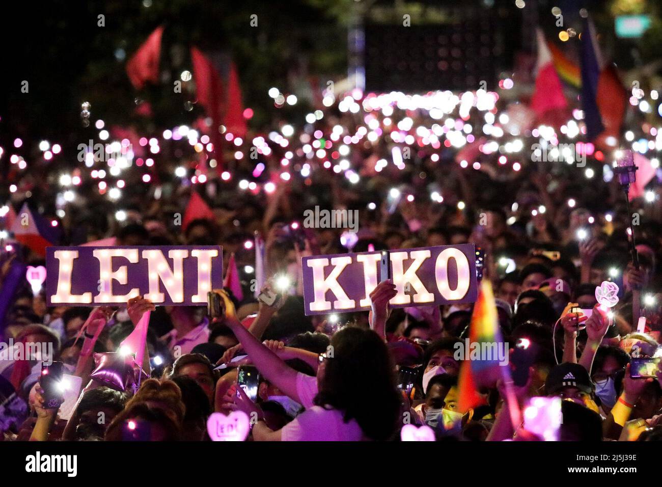 Manila, Philippines. 23rd Apr, 2022. Supporters of Vice-President and ...
