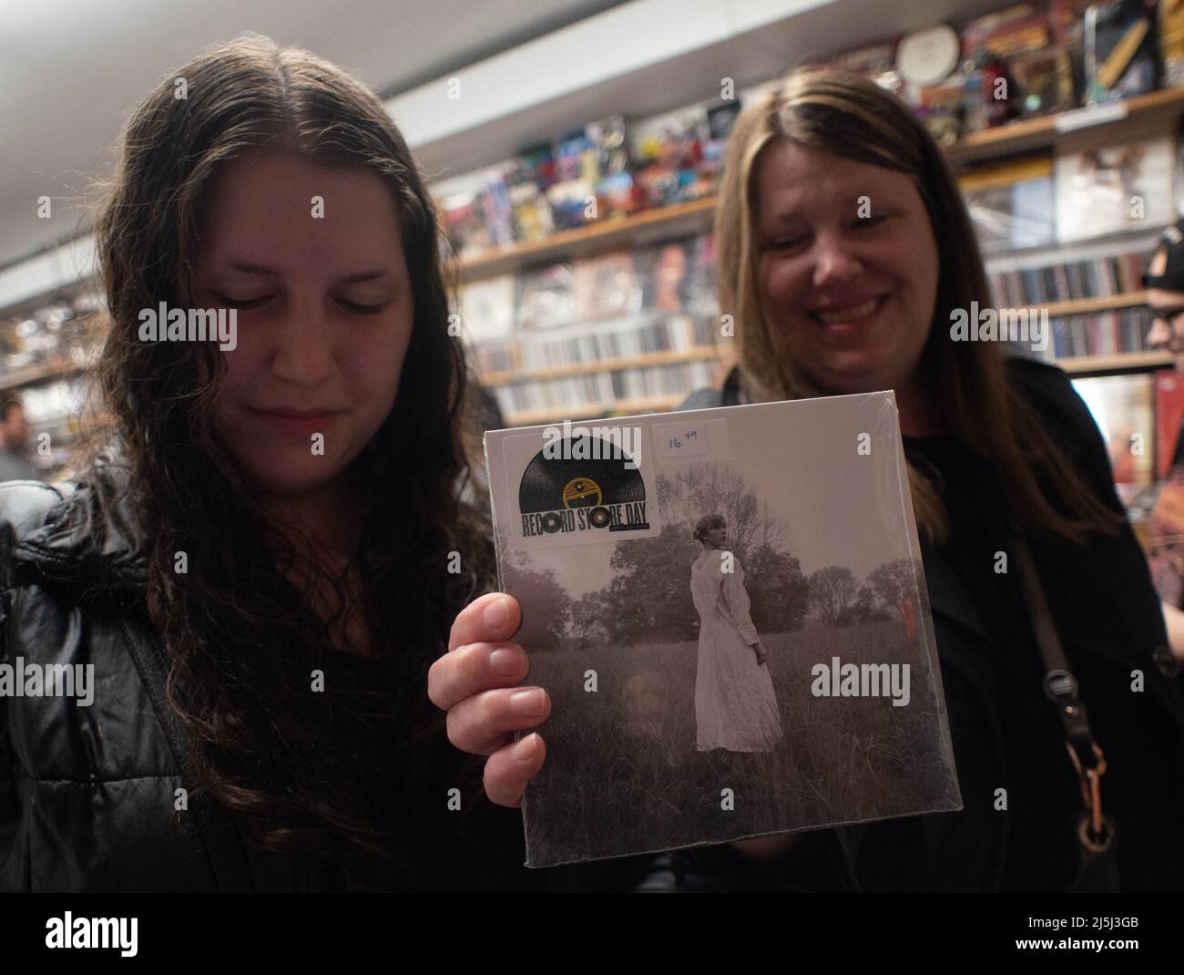 From left, Rachel Cuddy, and her mother Gina Cuddy of Jenkintown hold ...
