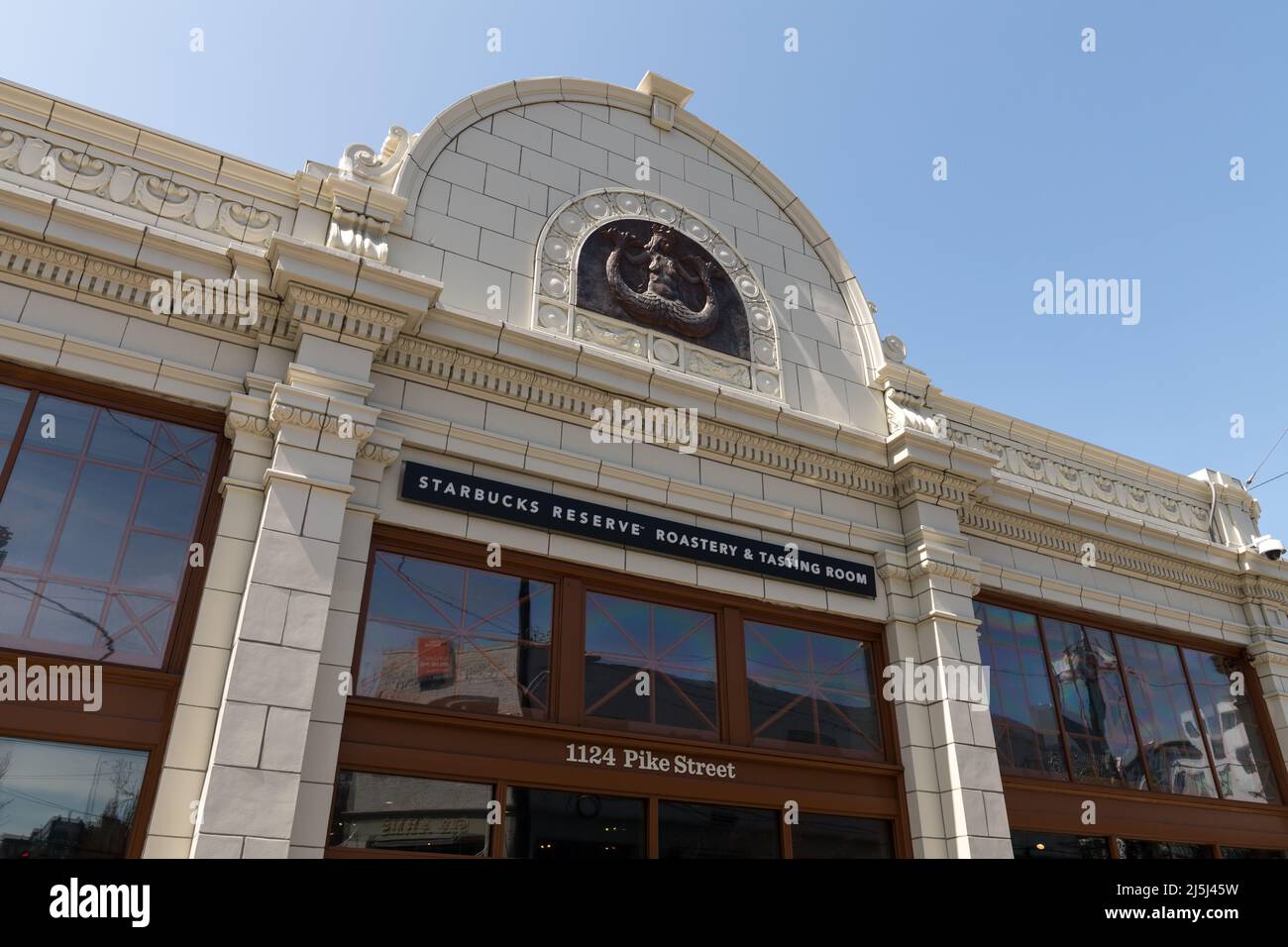 Seattle reserve roastery tasting room hi-res stock photography and ...