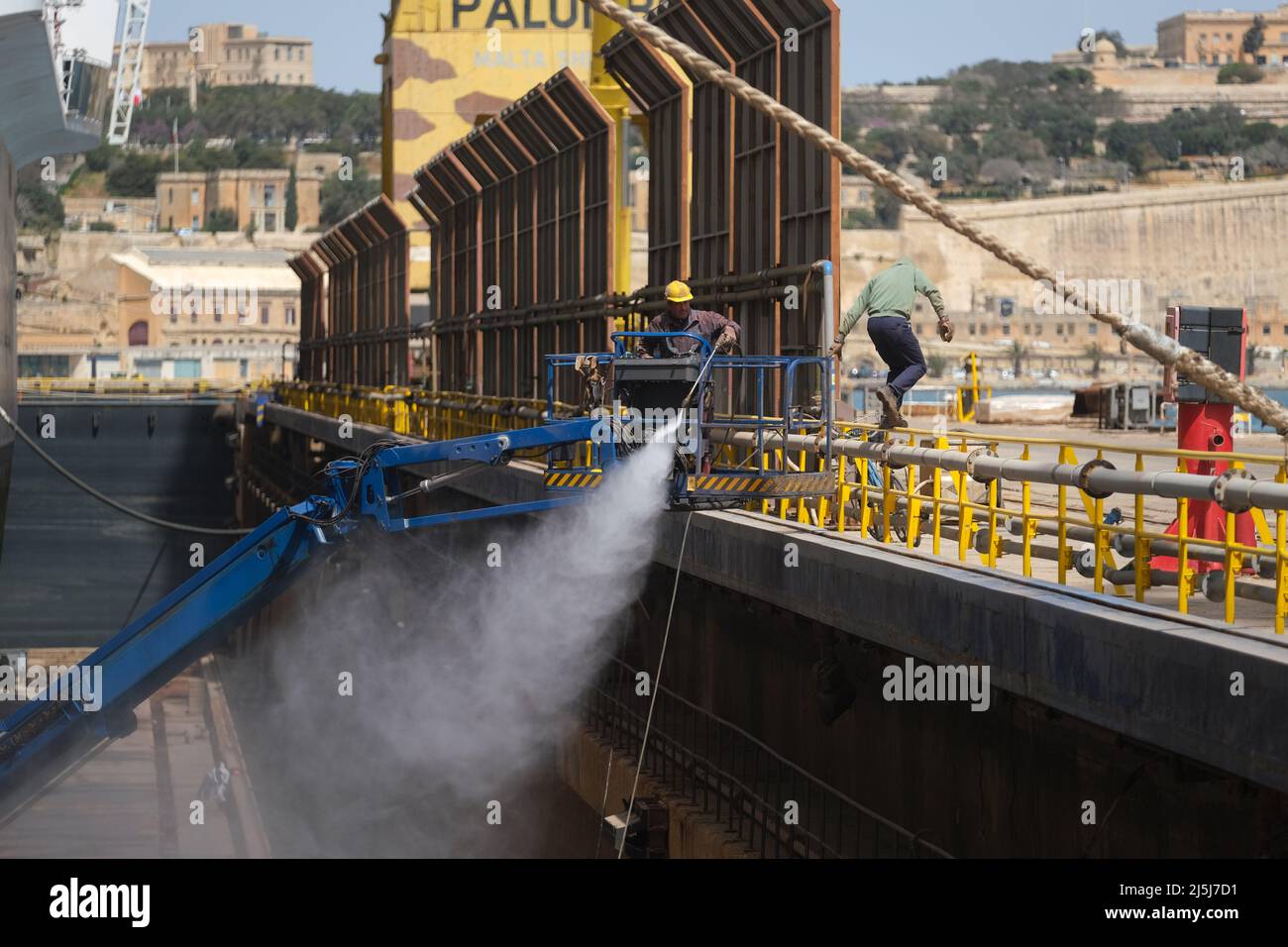 China dock workers hi-res stock photography and images - Alamy