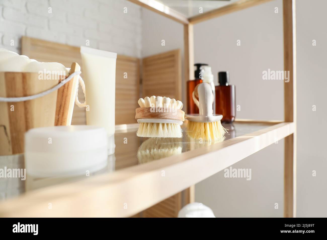 Body wash products on shelf hi-res stock photography and images - Alamy