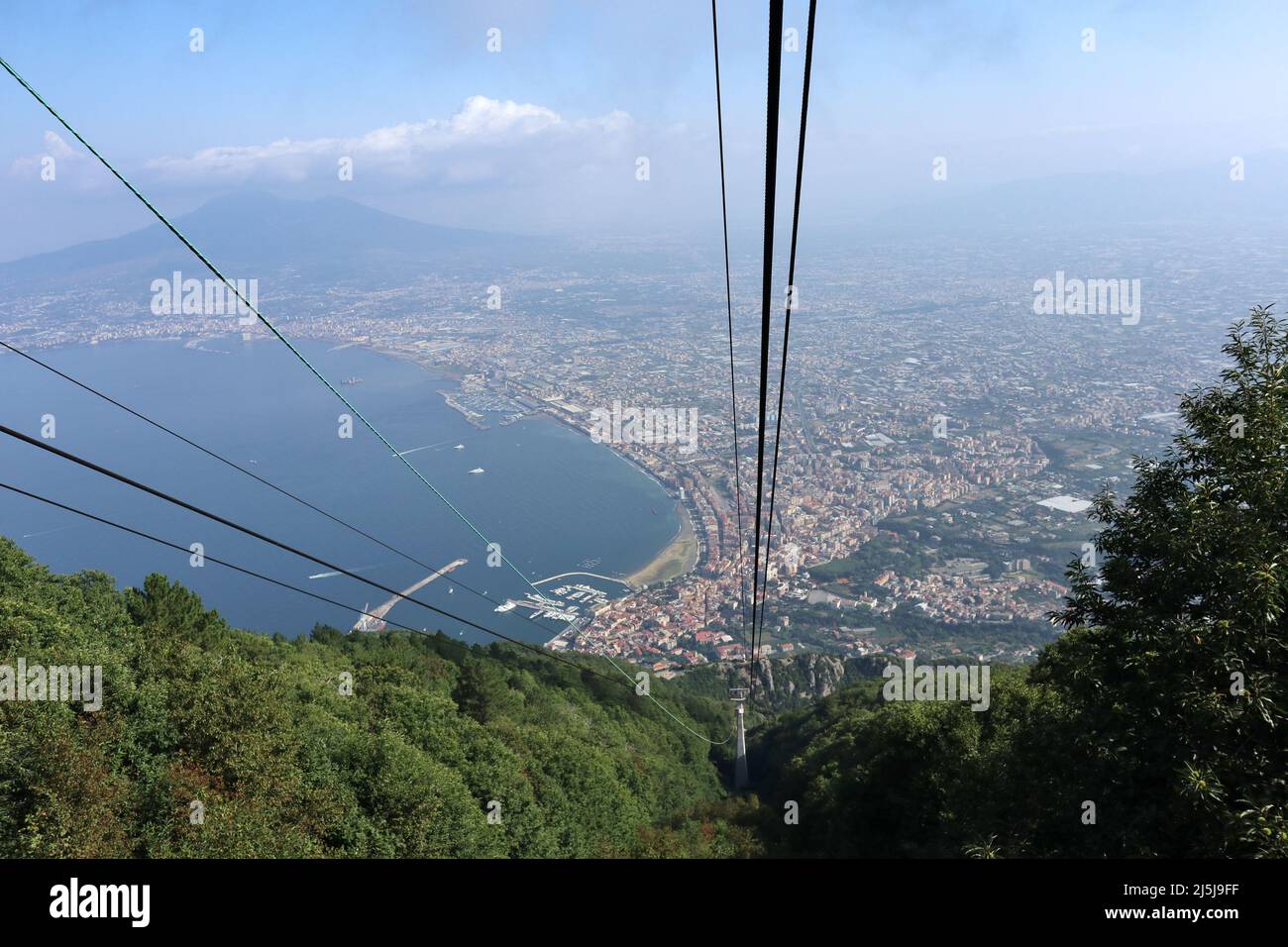 Castellammare di Stabia - Panorama dalla cabina della Funivia del Faito ...