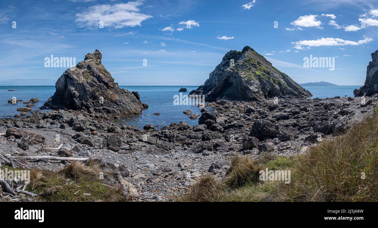 Large rocks in sea, Wairaka Point, Pukerua Bay, Porirua, Wellington ...