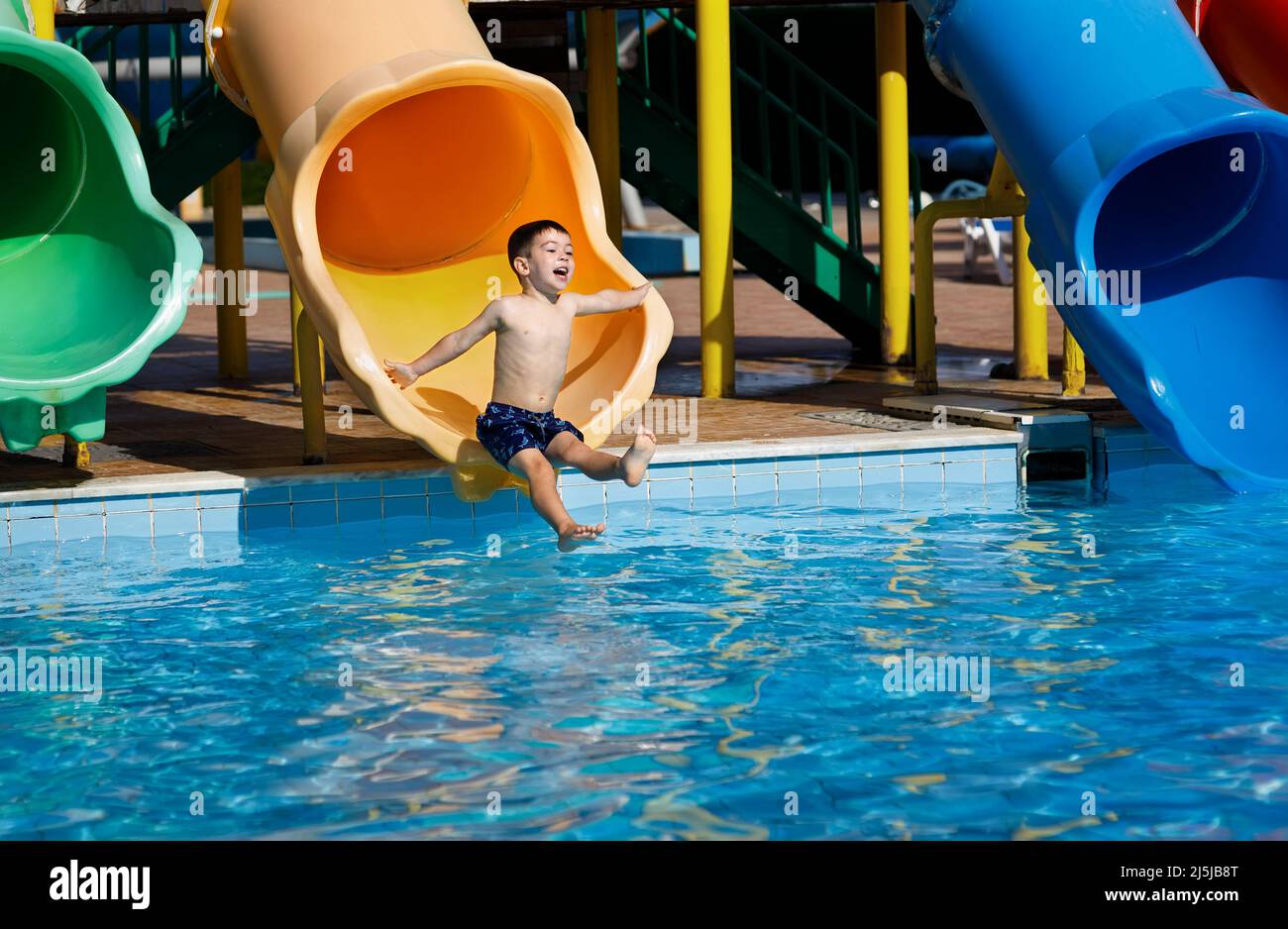 Boy at waterpark hi-res stock photography and images - Alamy
