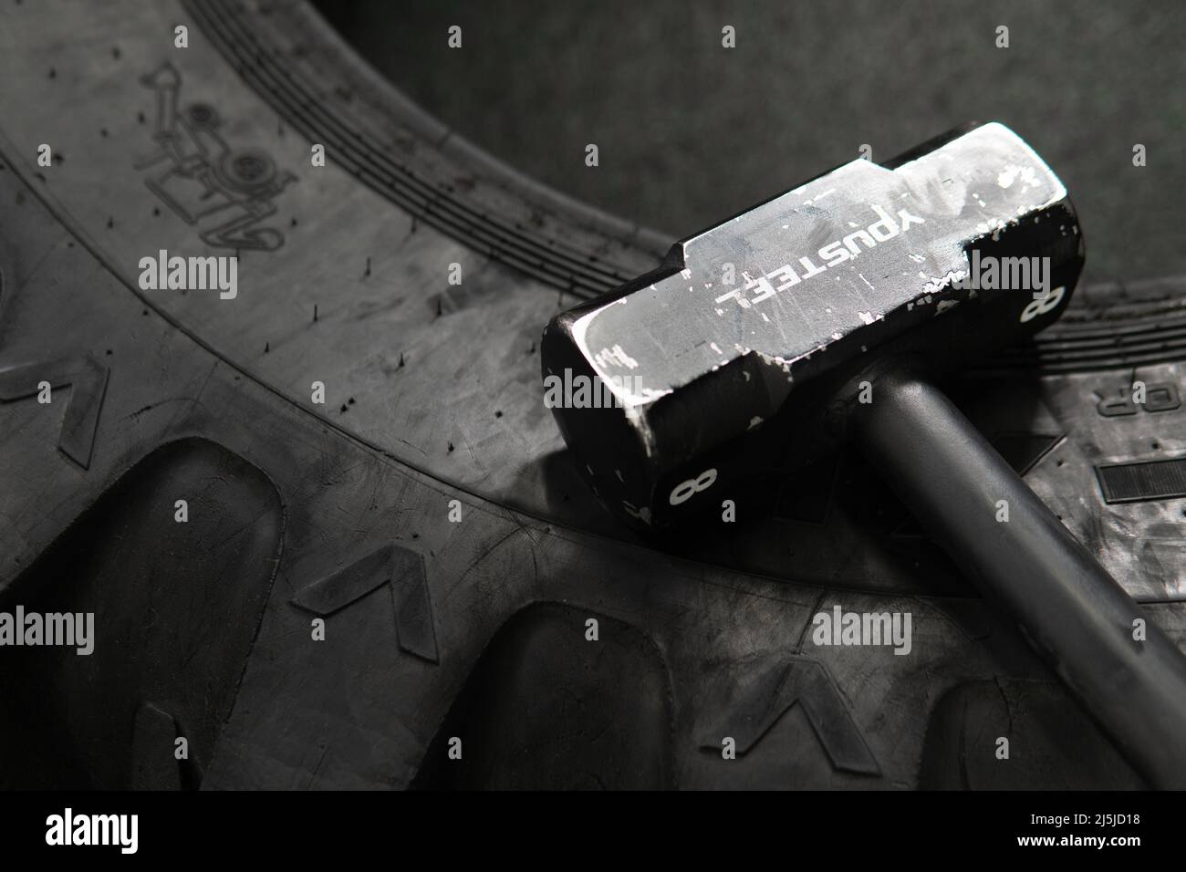 Tire sledgehammer crossfit wheel black workout athlete bodybuilding ...