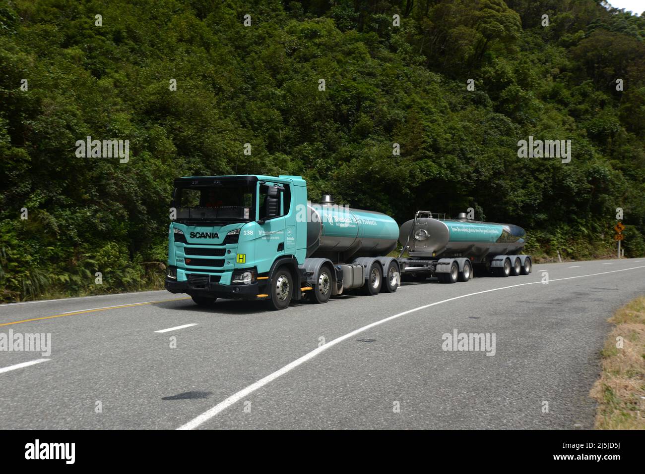 Milk tanker hi-res stock photography and images - Alamy