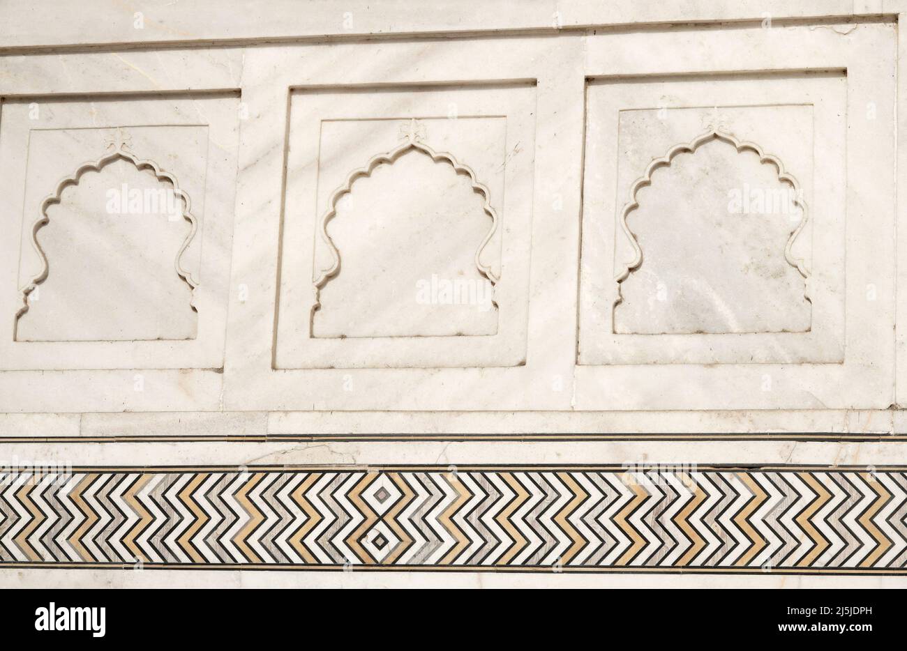 Details of marble surface with inlay in Taj Mahal Stock Photo - Alamy
