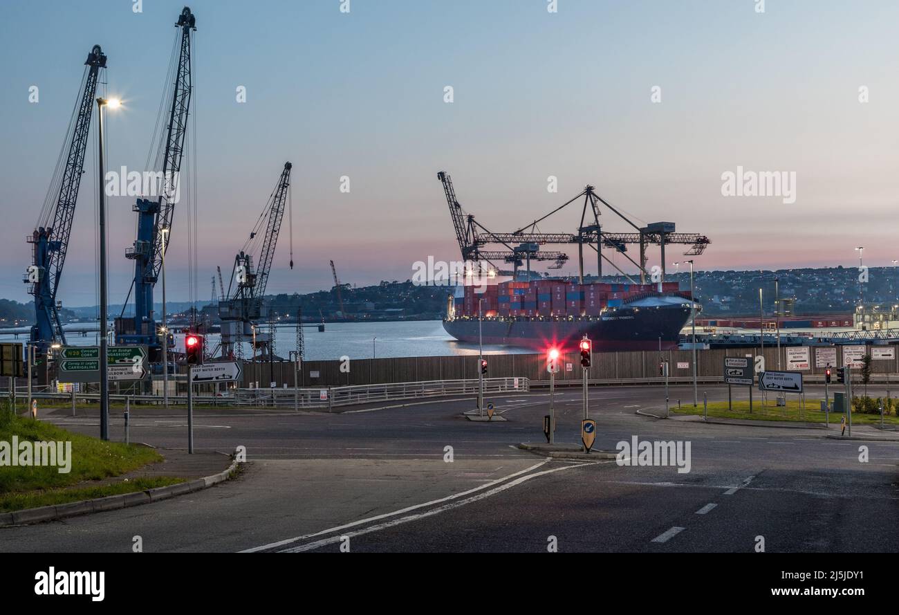 Vessel cargo vessel hi-res stock photography and images - Alamy