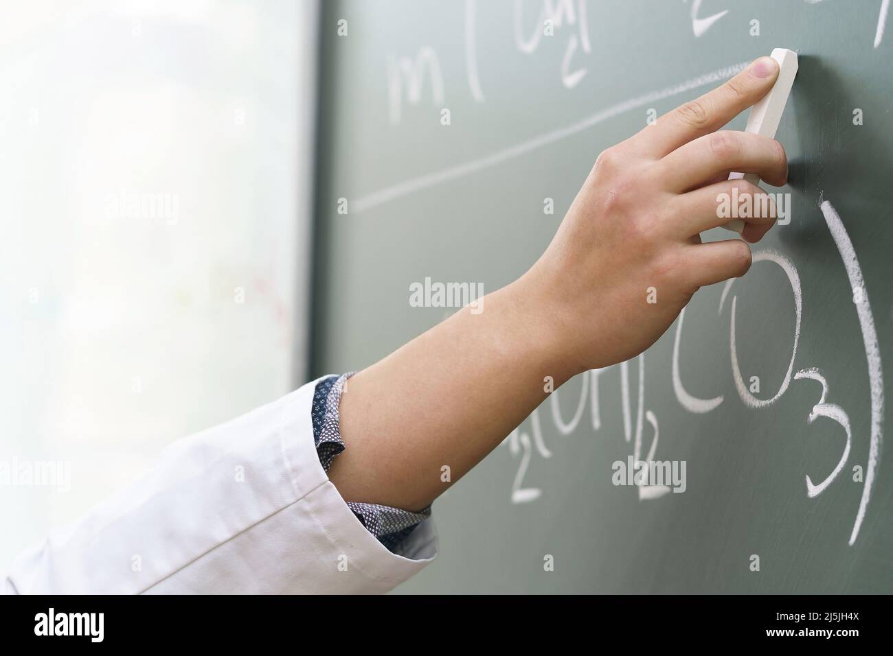 Chemical equation hi-res stock photography and images - Alamy