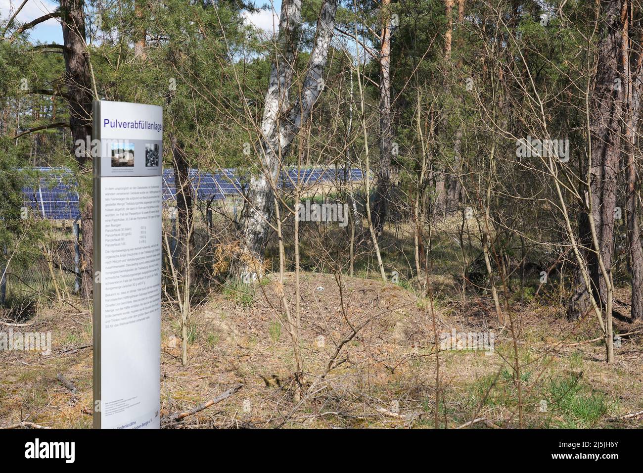 23 April 2022, Brandenburg, Schlieben: Only a mound of earth on the ...