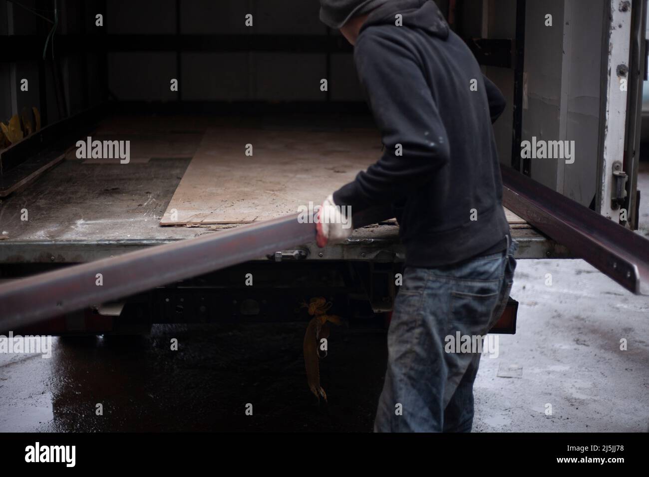 Lifting steel beams hi-res stock photography and images - Alamy