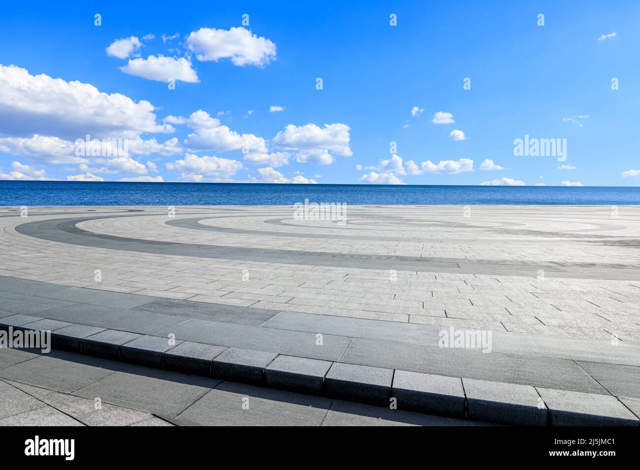 Empty lake hi-res stock photography and images - Alamy