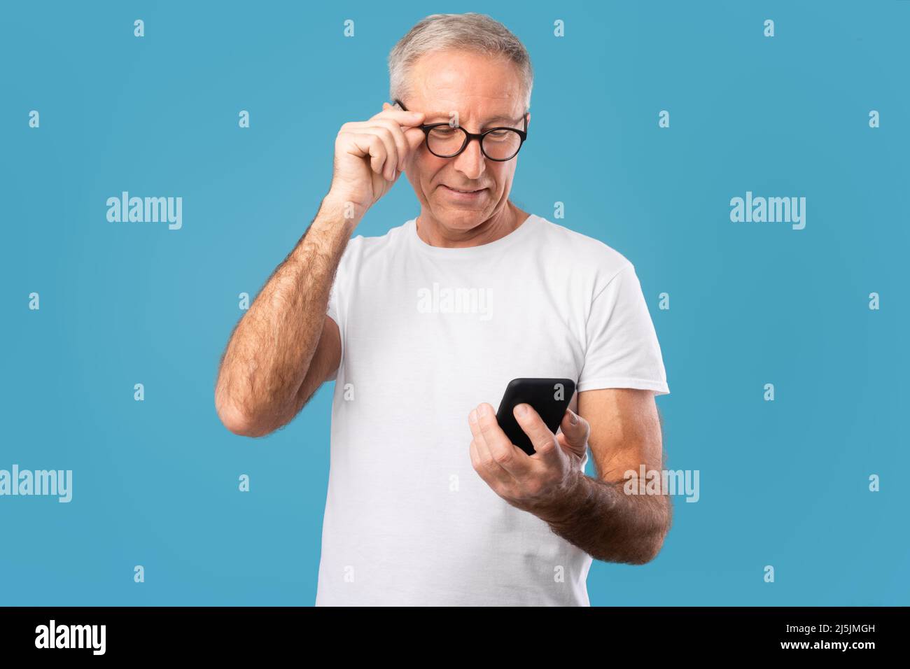 Happy excited old man mobile hi-res stock photography and images - Alamy