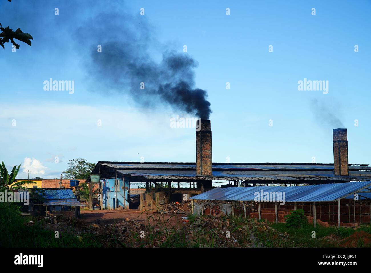Lorry loaded with bricks hi-res stock photography and images - Alamy