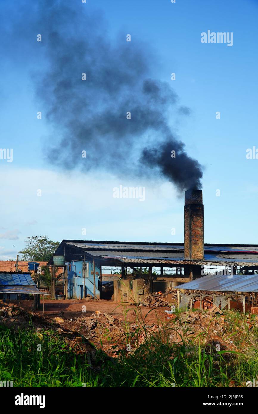Lorry loaded with bricks hi-res stock photography and images - Alamy